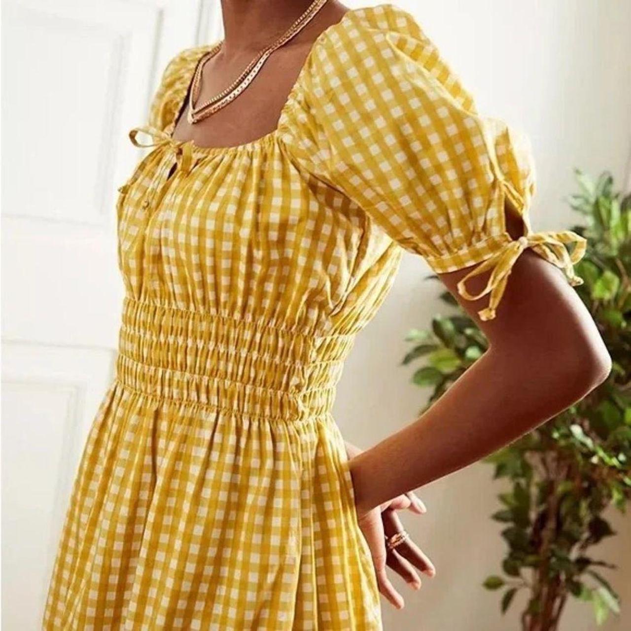 Split neckline with bust tie closure Hand-shirred... | Depop