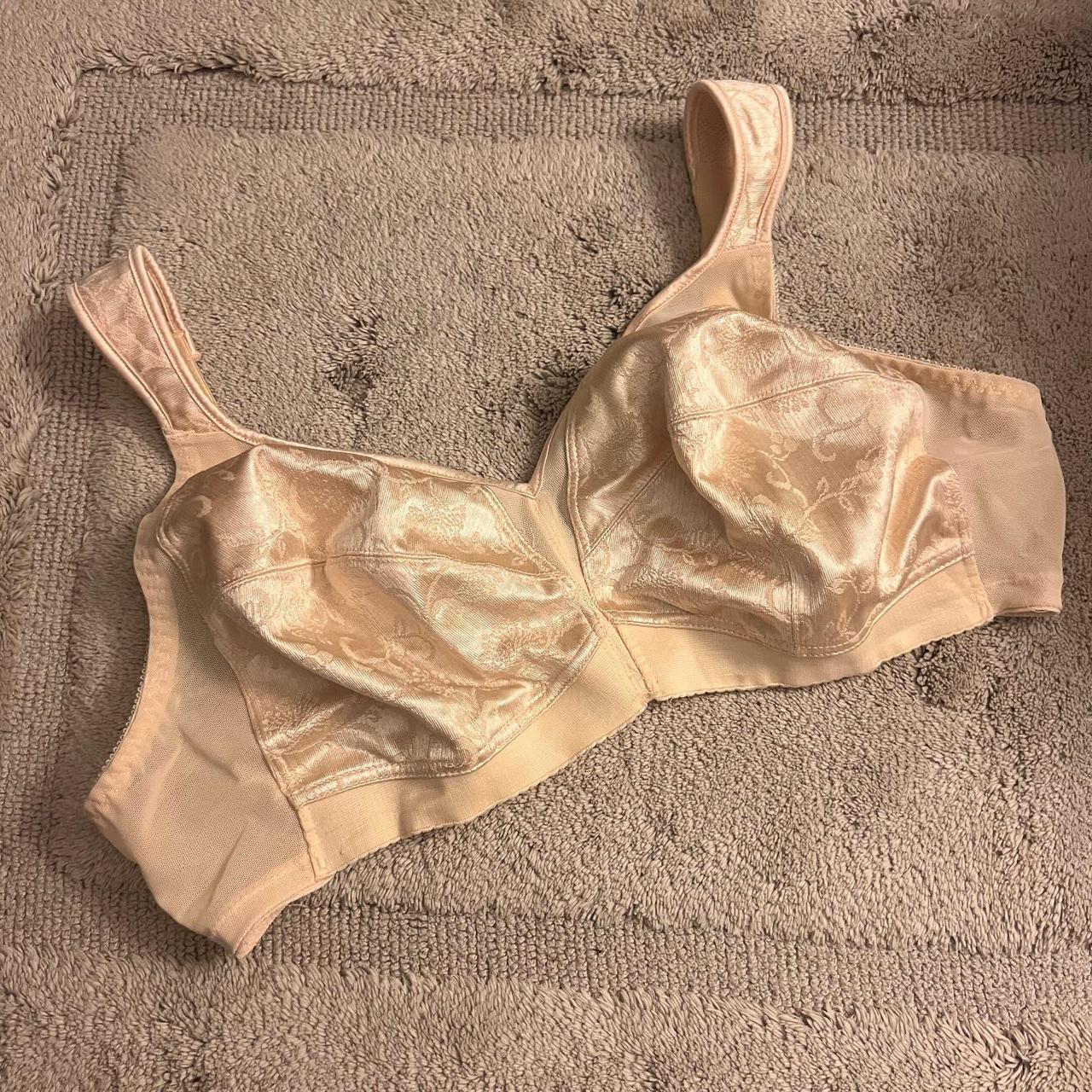 No underwire Brand: Playtex Size: 42C #plussize - Depop