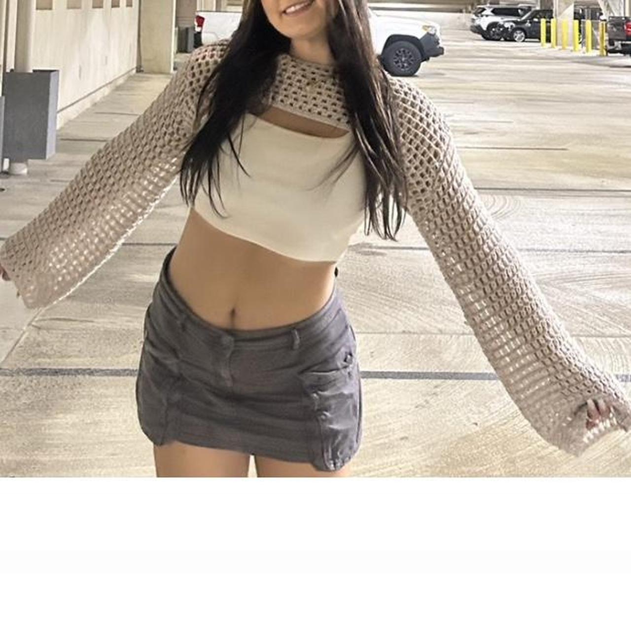 Cute cropped sweater from urban Size medium - Depop