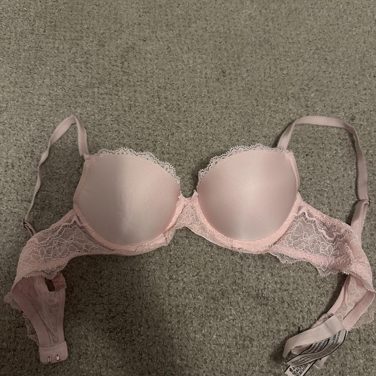 Victoria secret light pink lace bra in good condition - Depop