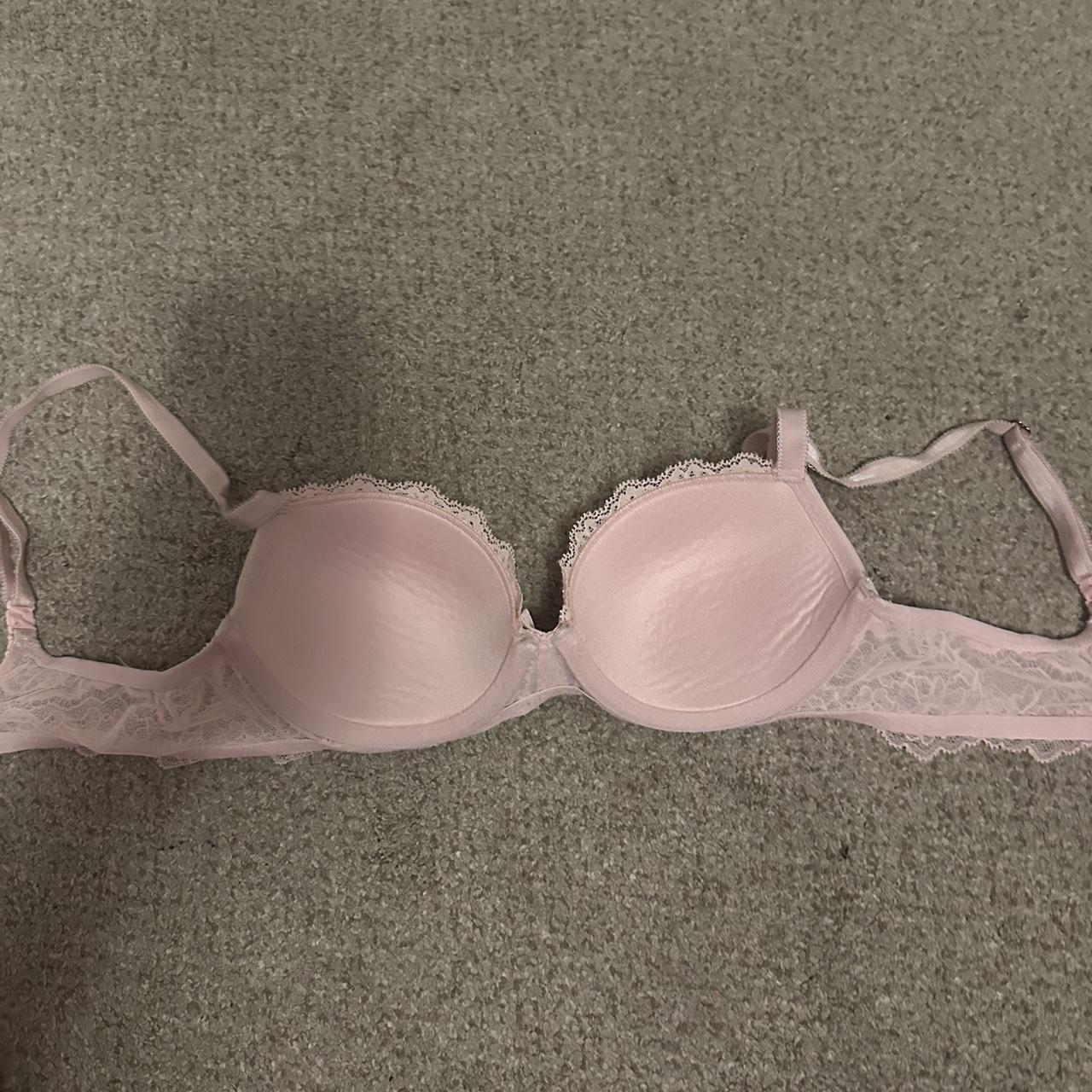 Victoria secret light pink lace bra in good condition - Depop