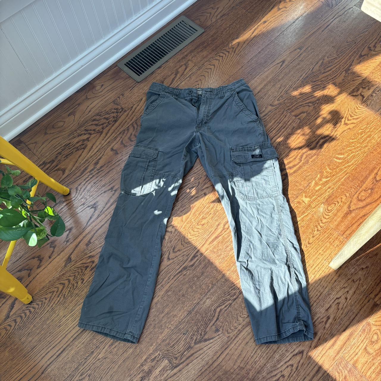 Vintage wrangler cargos Small paint splatters 29/30 - Depop