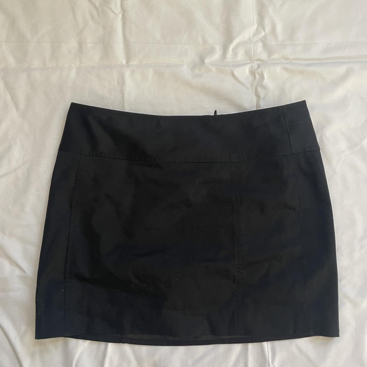 black express mini skirt - size 4 - i’m a size 2 but... - Depop