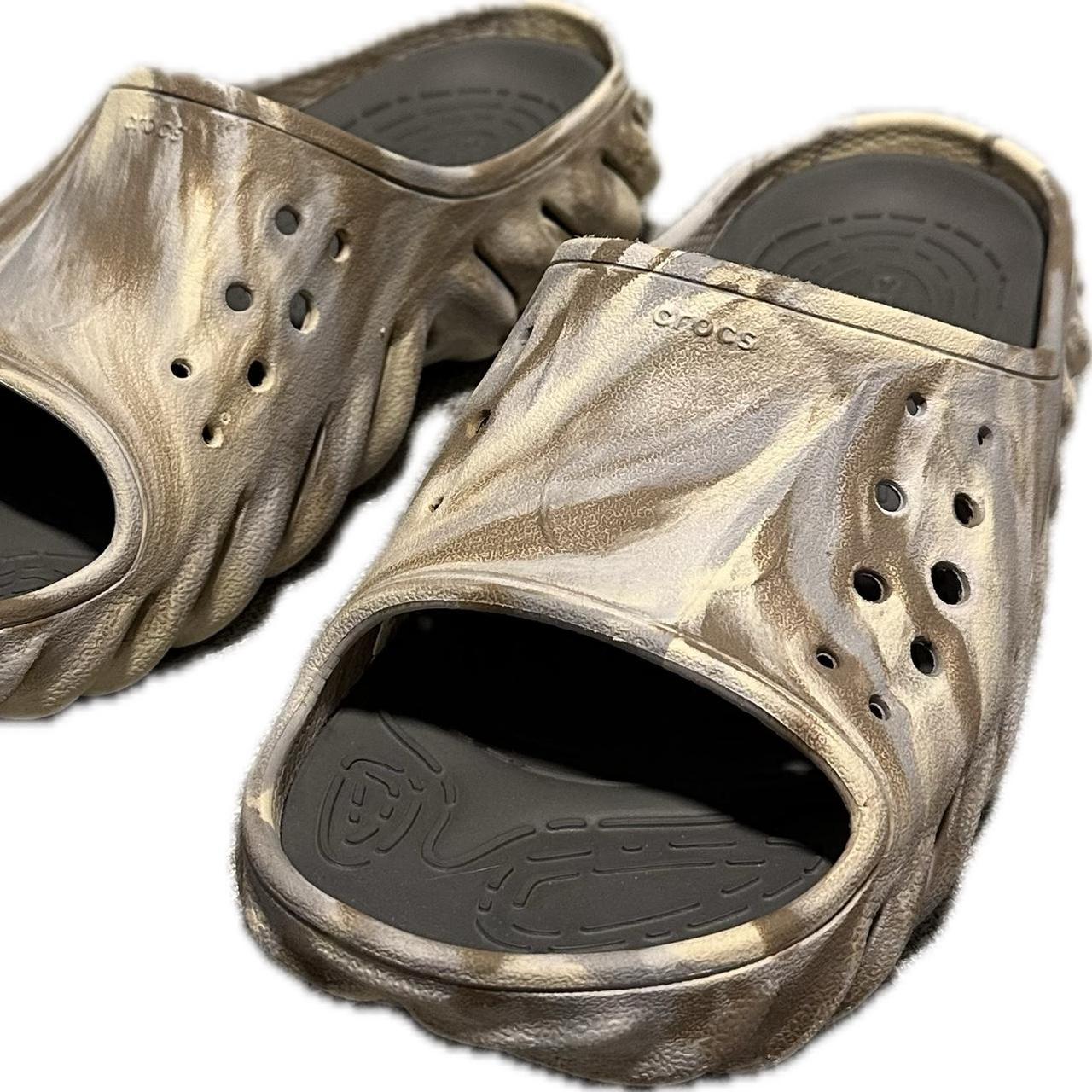 CROCS WAVEY SLIDES. SUUUUPEER COMFY AND STEEZY. - Depop
