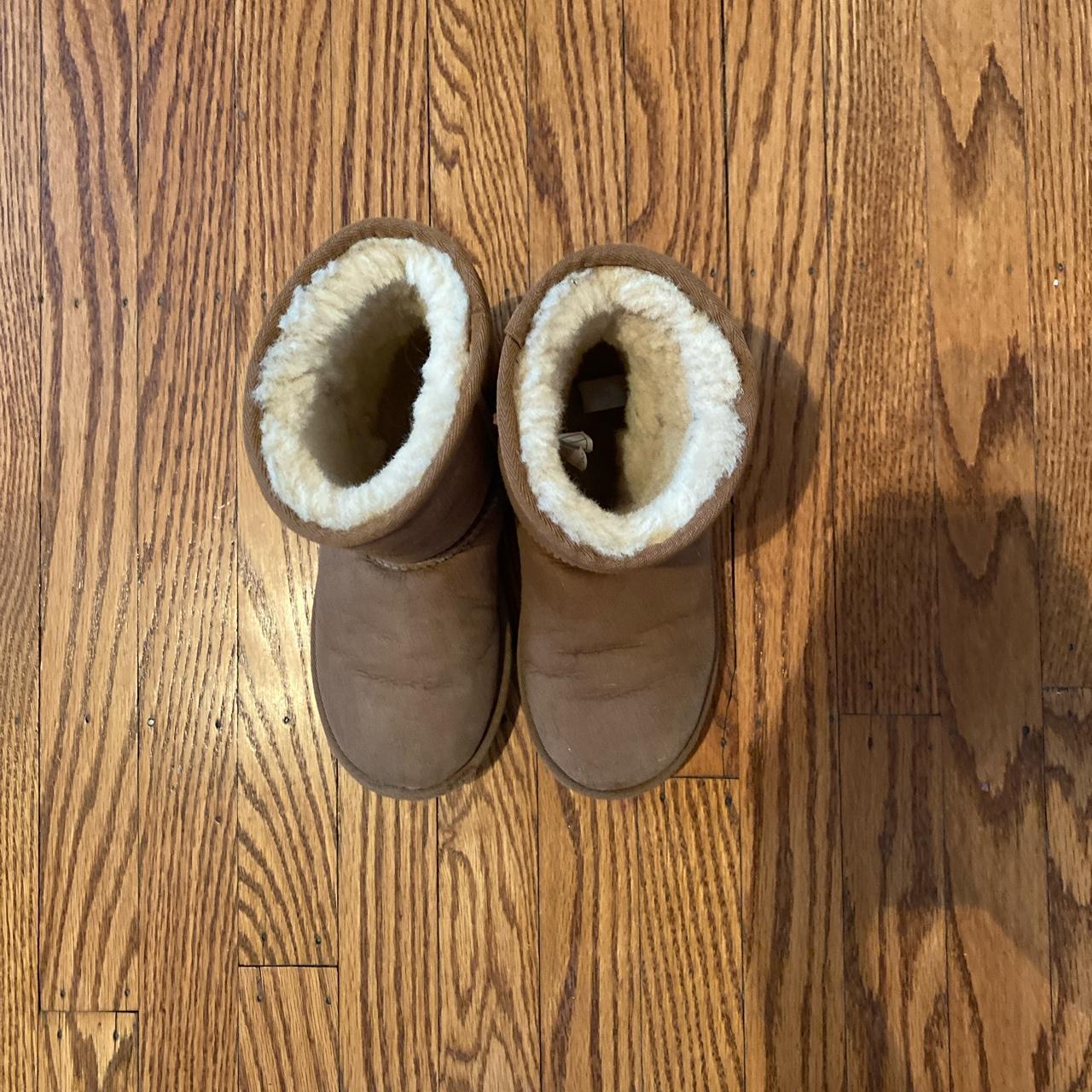 very worn classic 2 uggs SIZE 3 usa | Depop