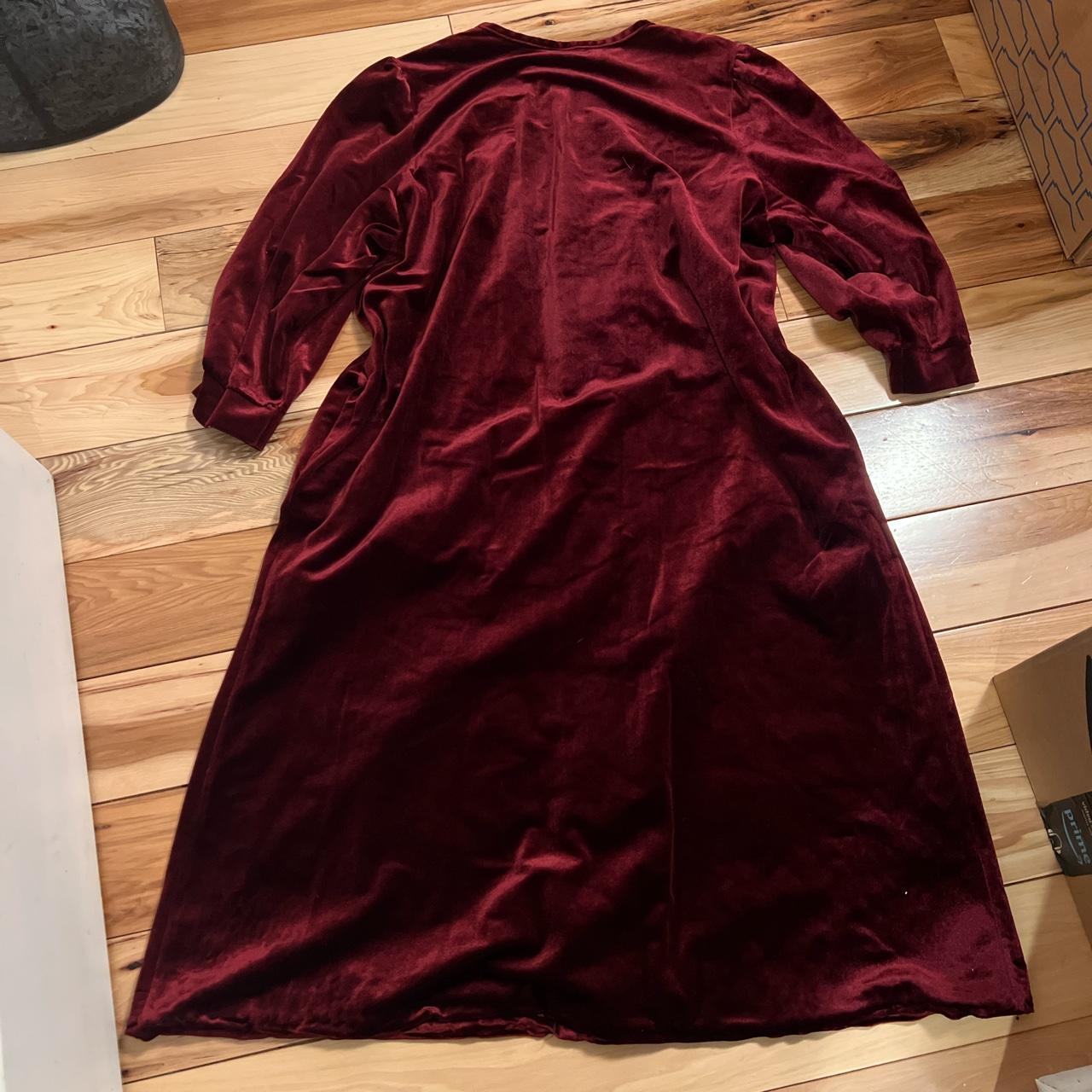 Vintage house coat or robe labeled as size 1X. This... | Depop