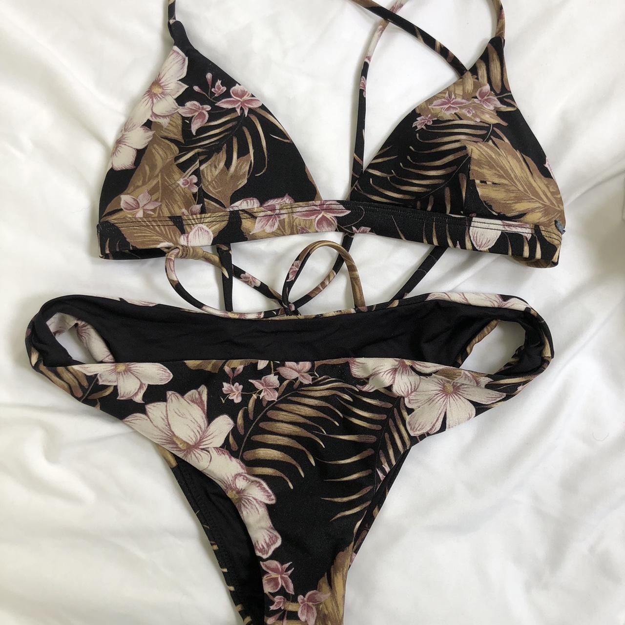 Rip Curl swim set .hav worn few times but its too... - Depop