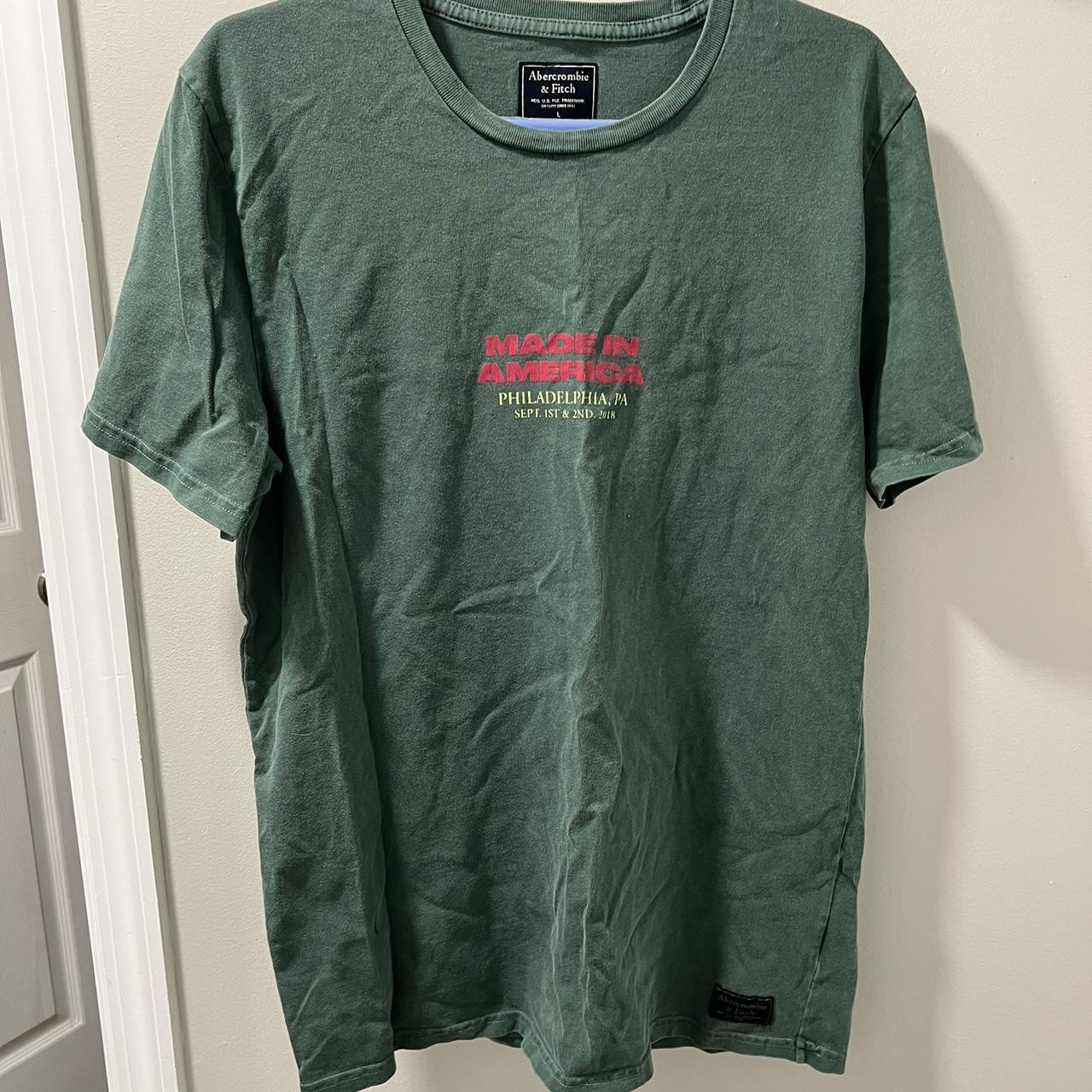 Abercrombie and Fitch t-shirt Used Worn twice - Depop