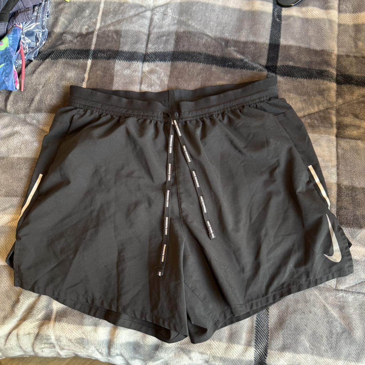 Black Nike running shorts Great condition Size M | Depop