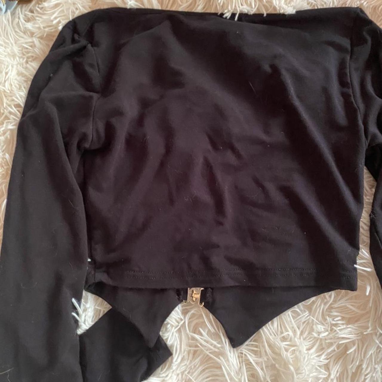 The Kript Women's Black and White Crop-top | Depop