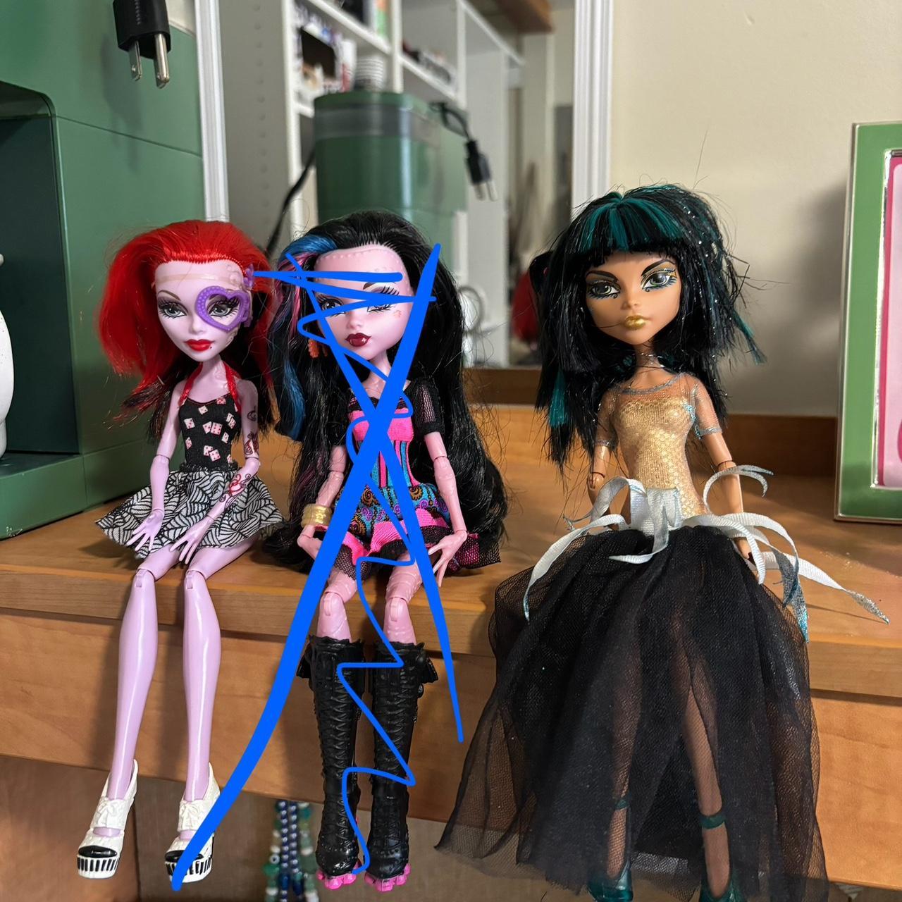 2 monster high dolls, with most of the original... - Depop