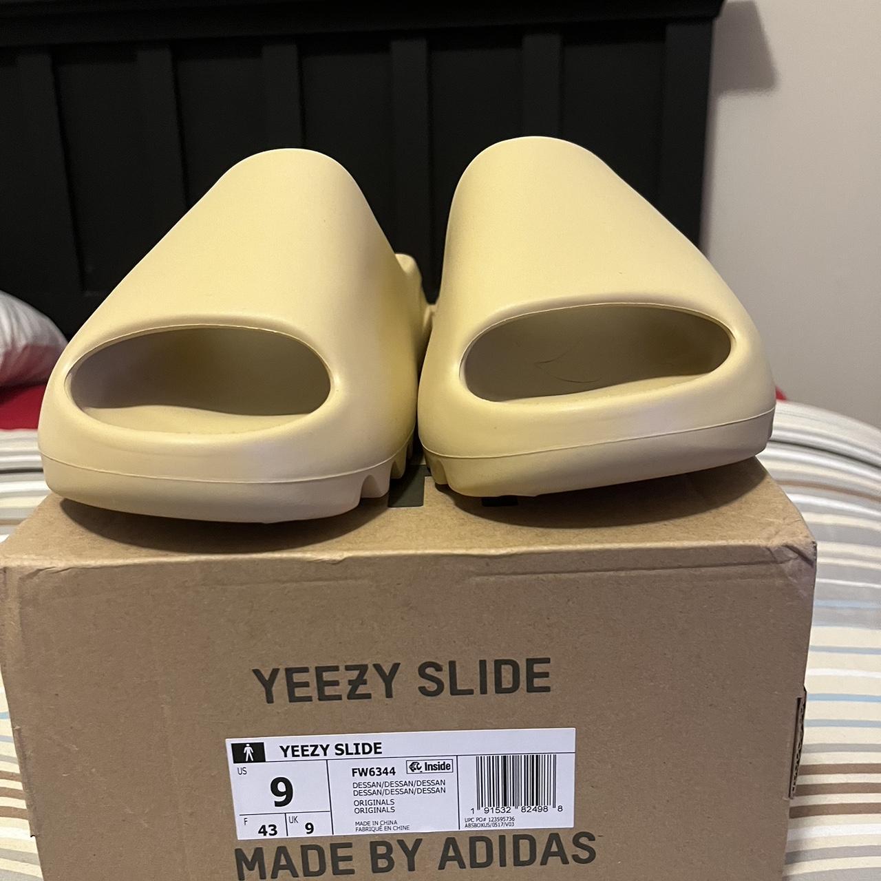 Yeezy Women's Tan and Cream Slides | Depop