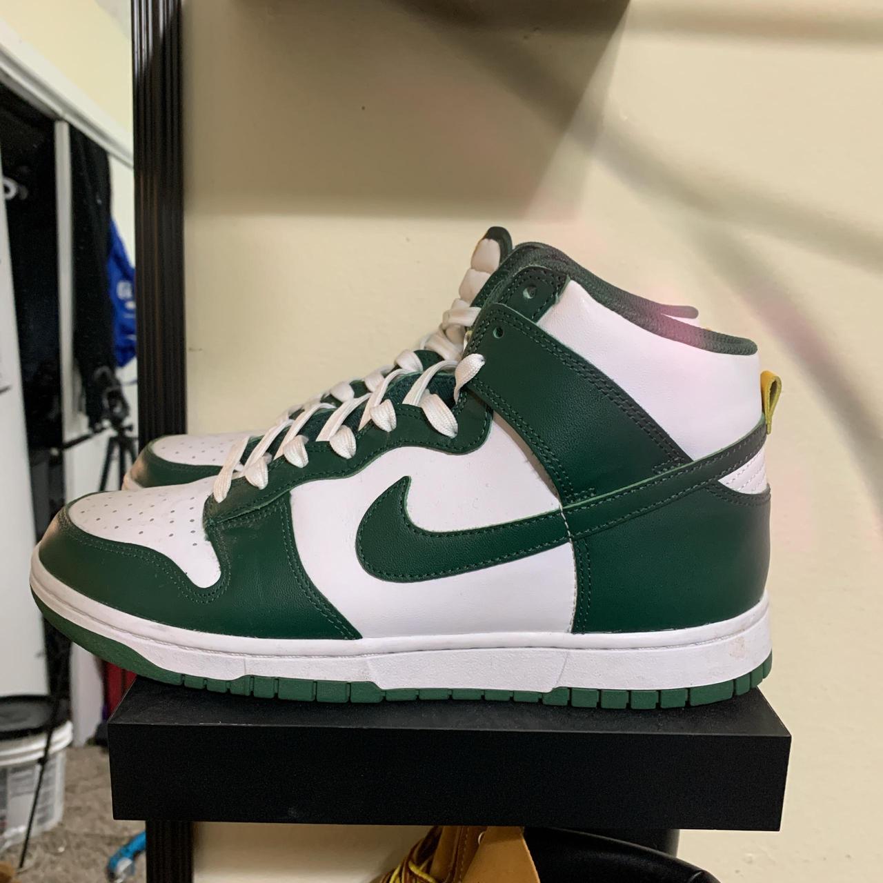 Nike Dunk High green and white trainers - Depop