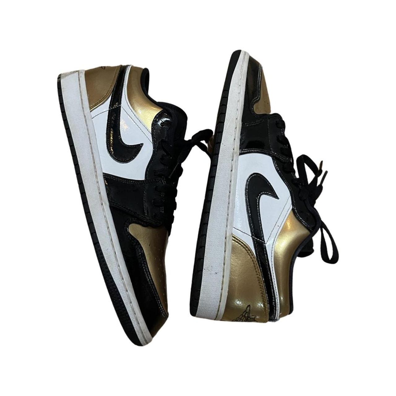 Nike Men's Black and Gold Trainers | Depop