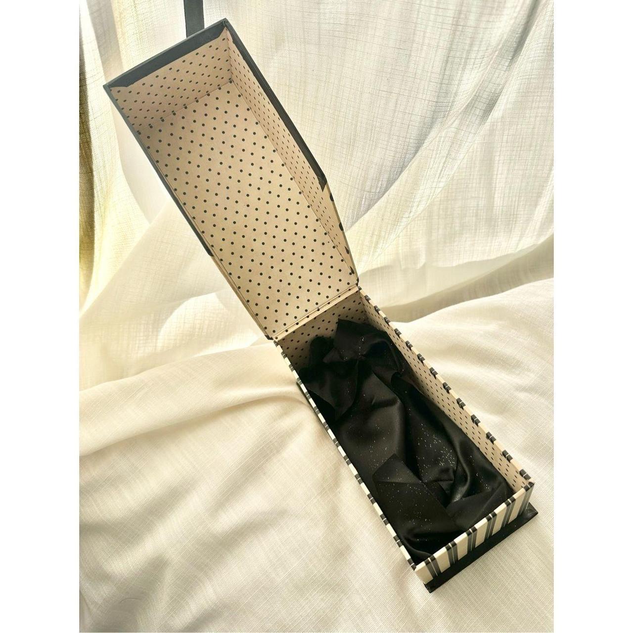 Cute little 1920s flapper girl storage box - Depop