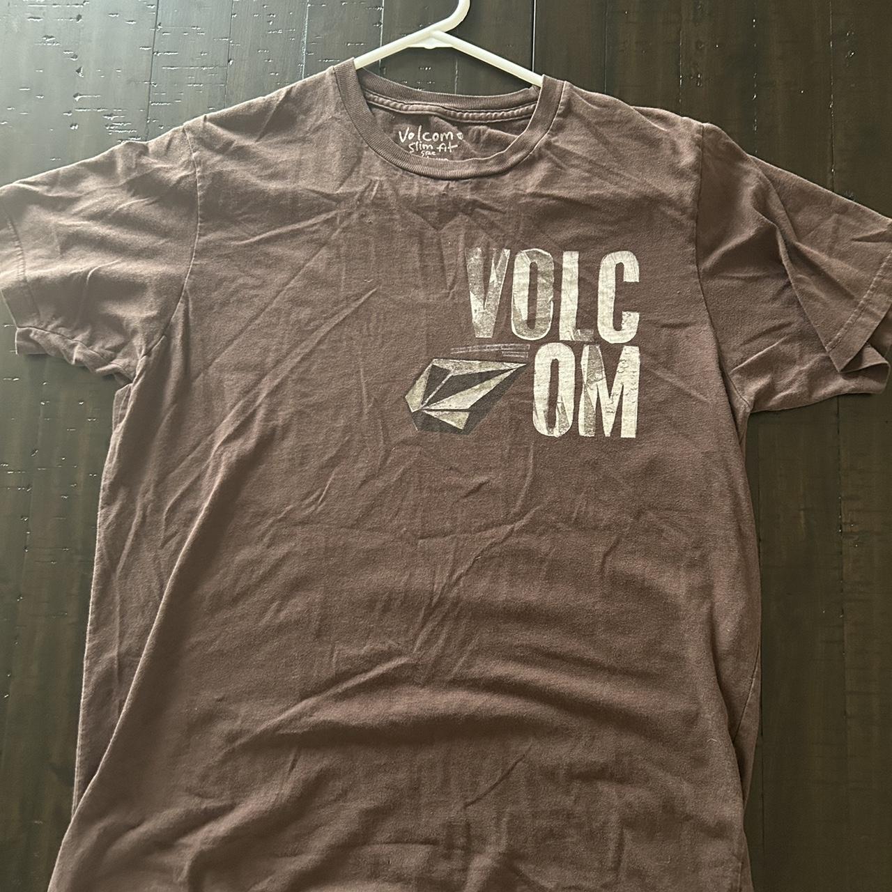 medium volcom tee - Depop