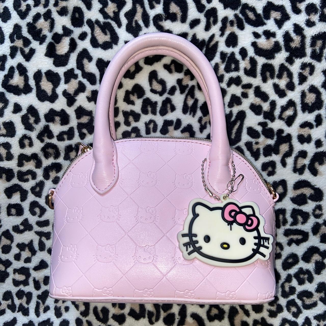 the CUTEST hello kitty purse only been worn a couple... - Depop