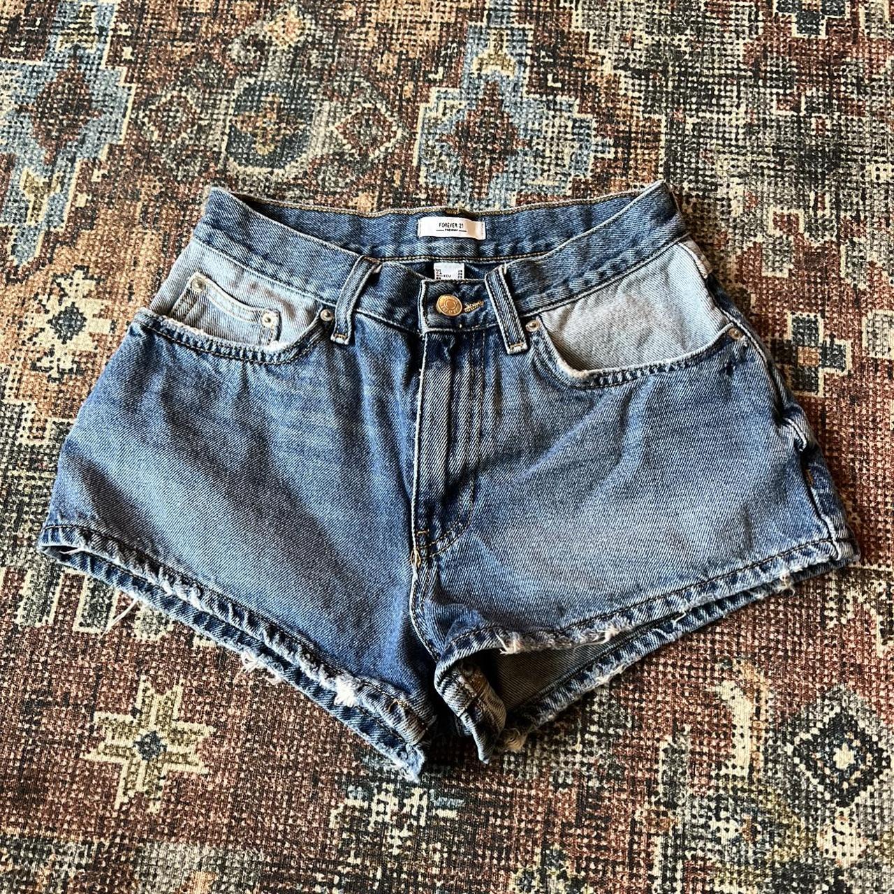 26in waist! Cute two toned shorts - Depop