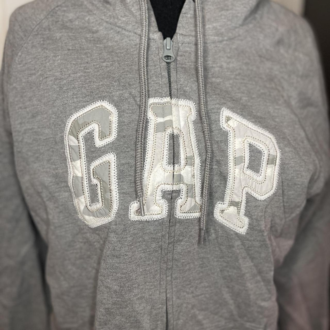 Gray and white GAP zip up jacket Size Medium - Depop