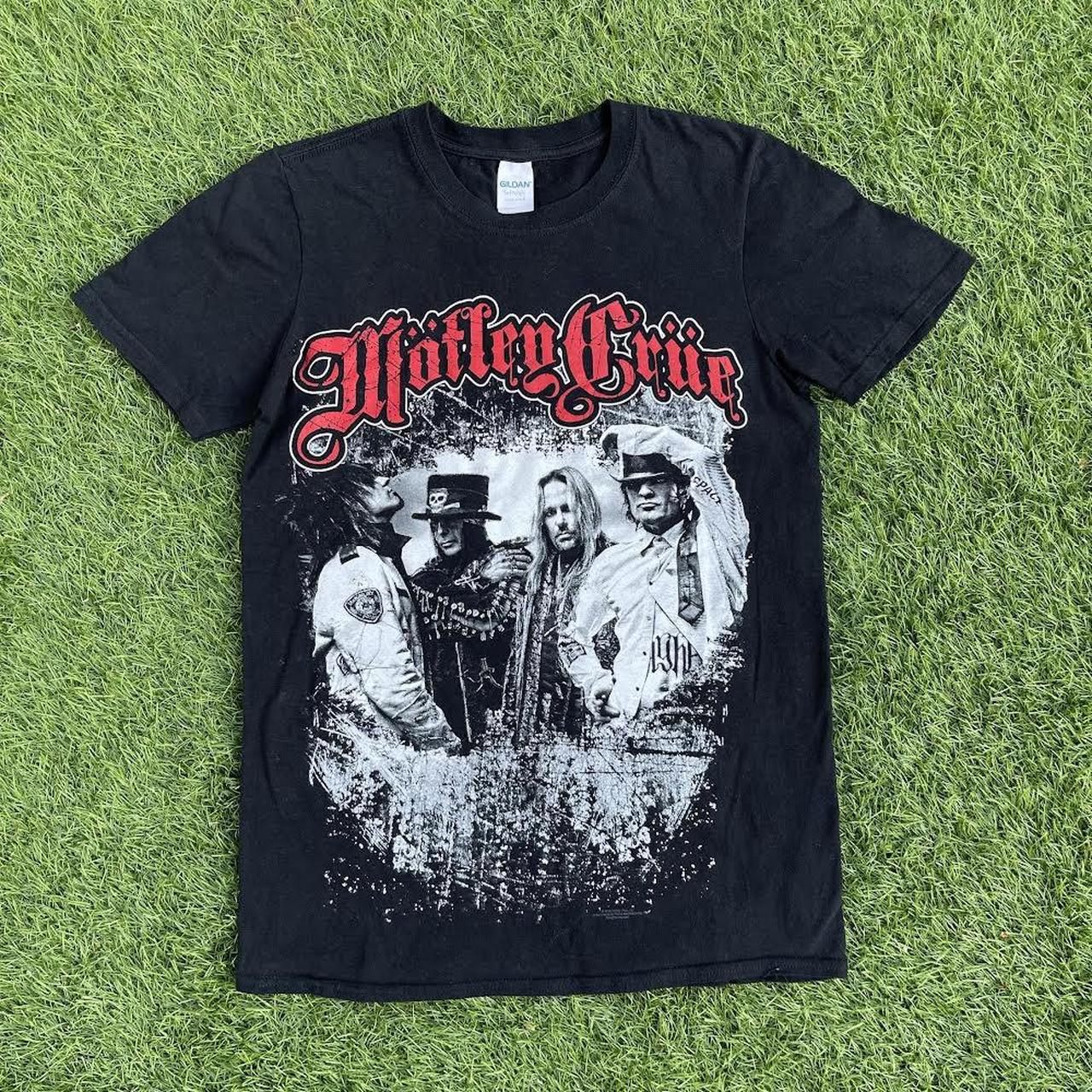 Gildan Men's Black T-shirt | Depop