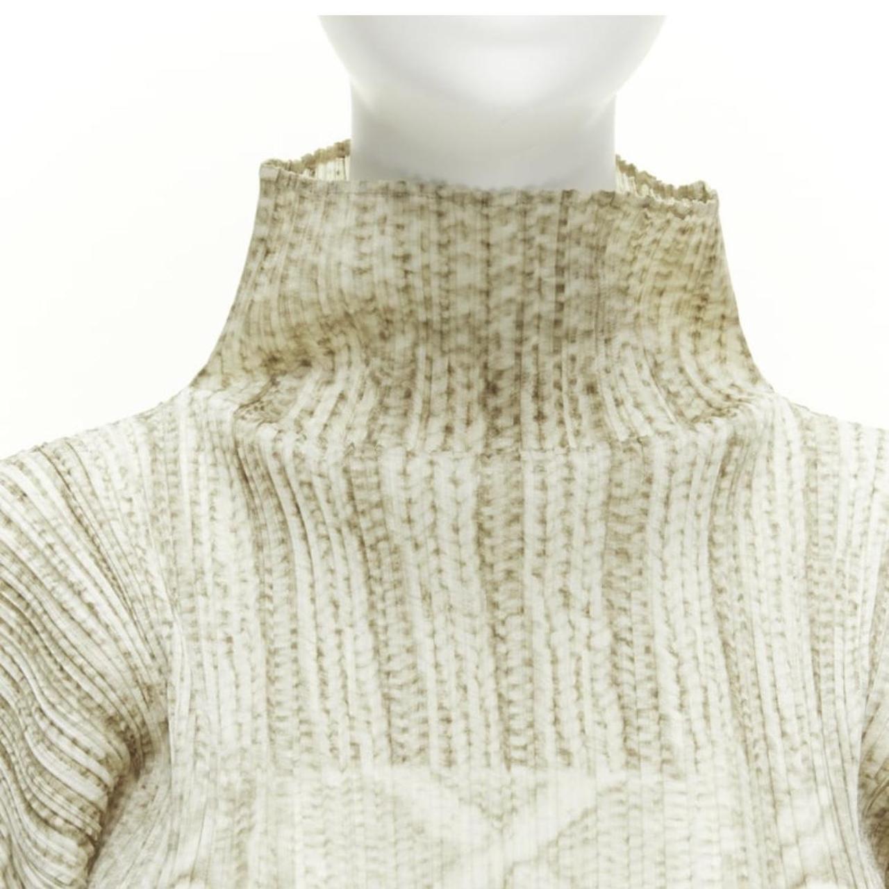 Issey Miyake Women's Grey and Cream Suit | Depop