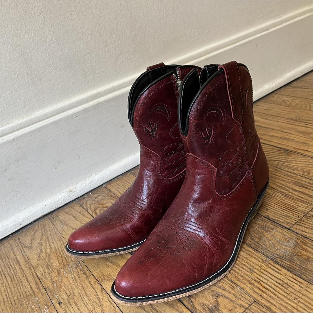 Dingo 1969 Women's Burgundy and Red Boots | Depop