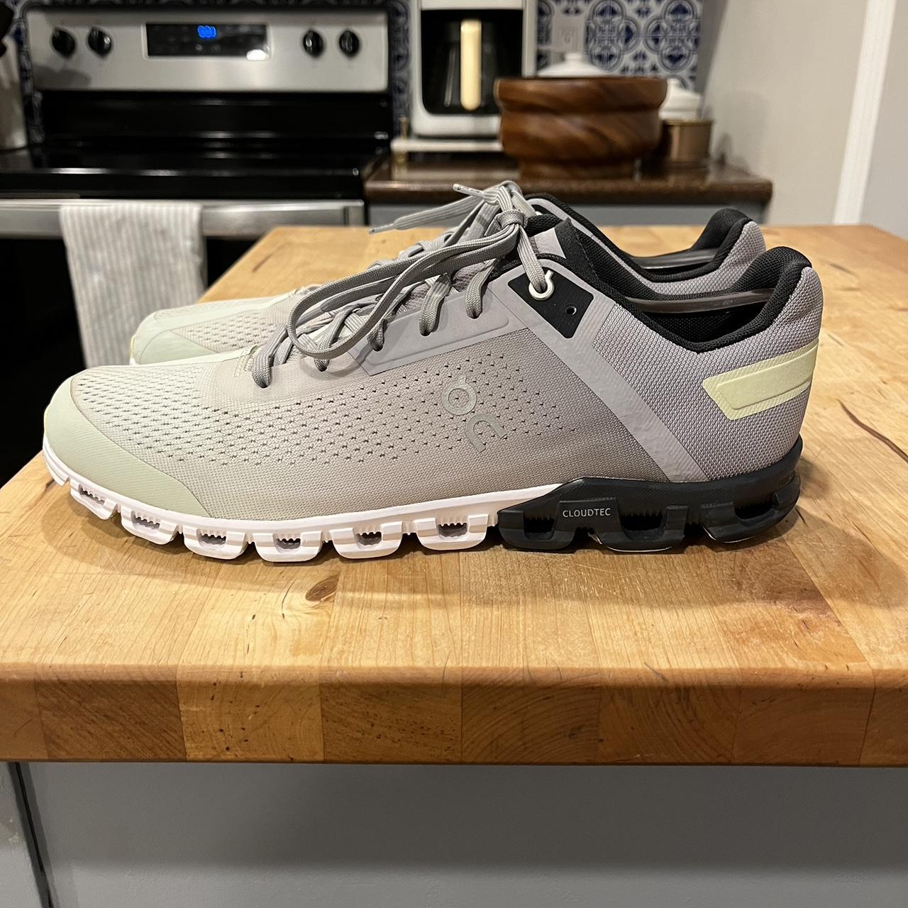 On cloud Helion size 11 mens condition 9/10 - Depop