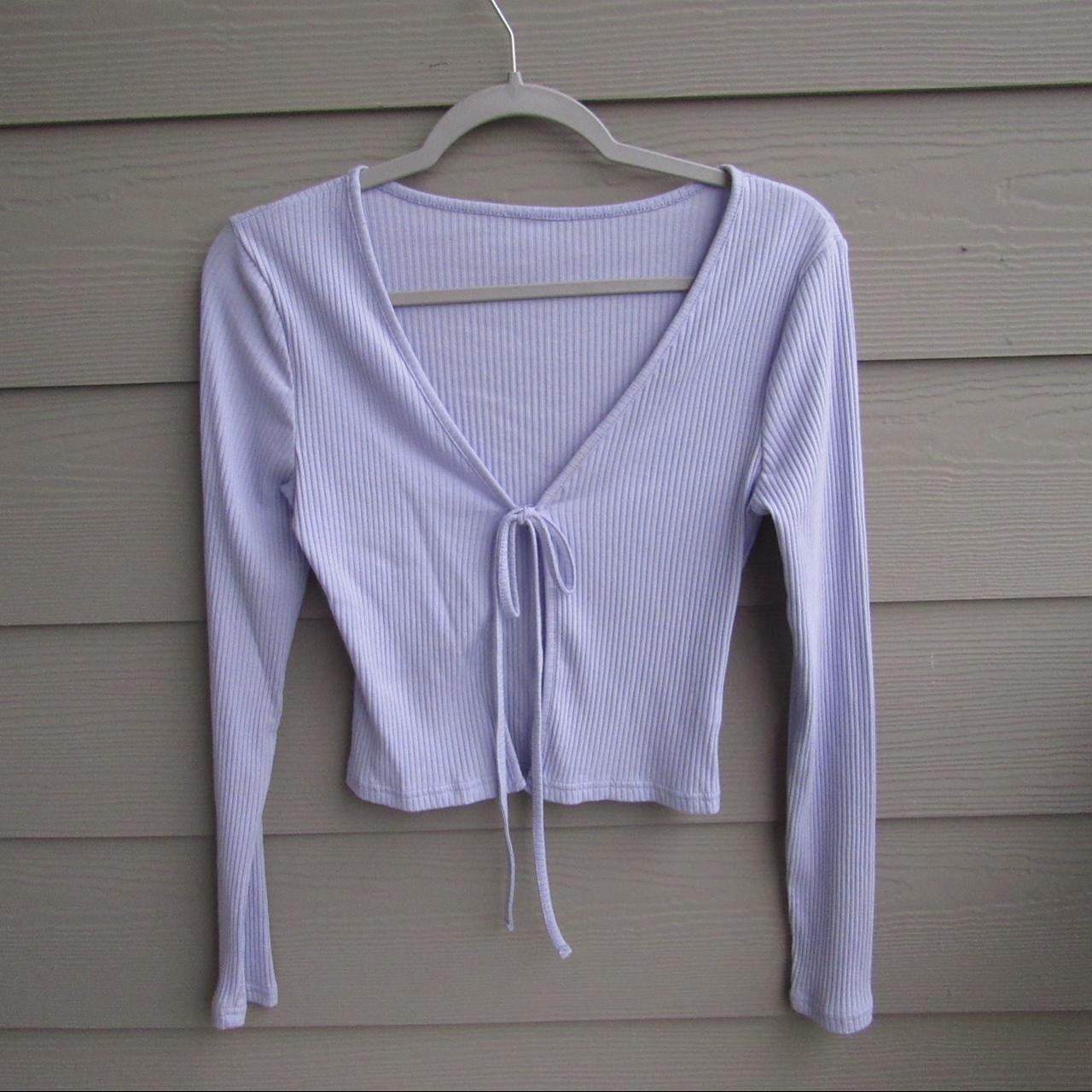 Light purple top. little itsy bitsy bit of... - Depop