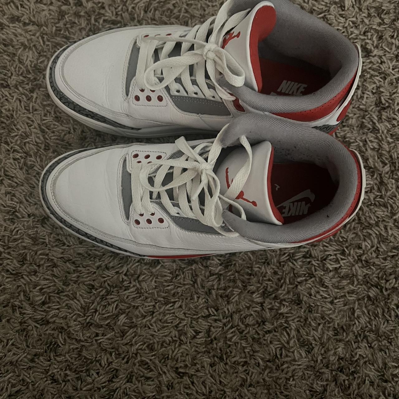 Jordan 3s Size 9.5 - Depop