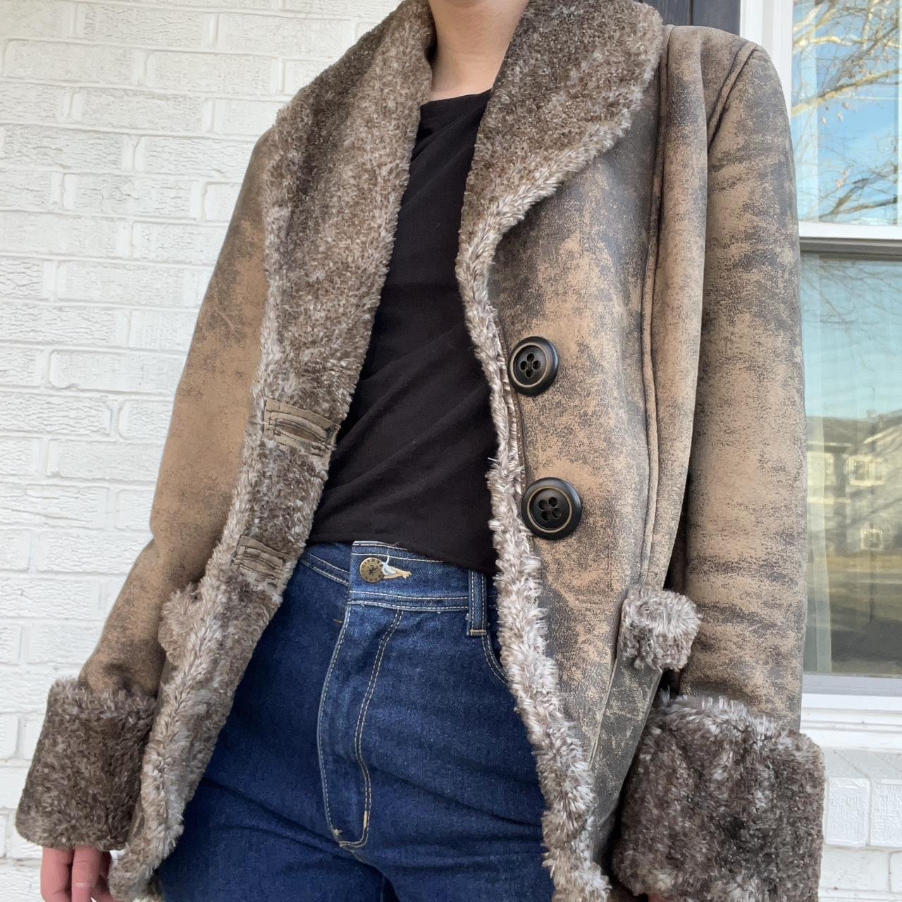 Vintage fur lined coat with buttons and pockets.... - Depop