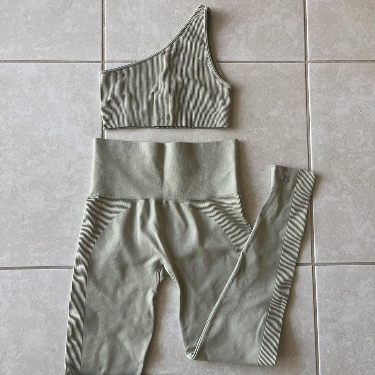 Set Active Workout Set top is xs/small bottoms... - Depop