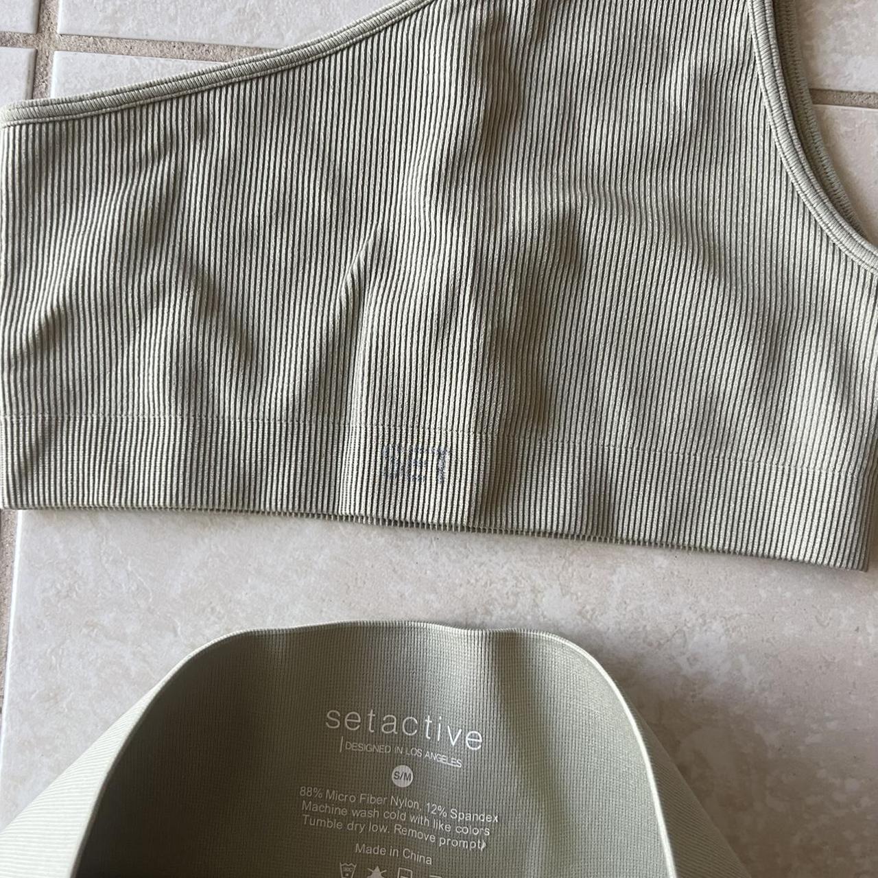 Set Active Workout Set top is xs/small bottoms... - Depop