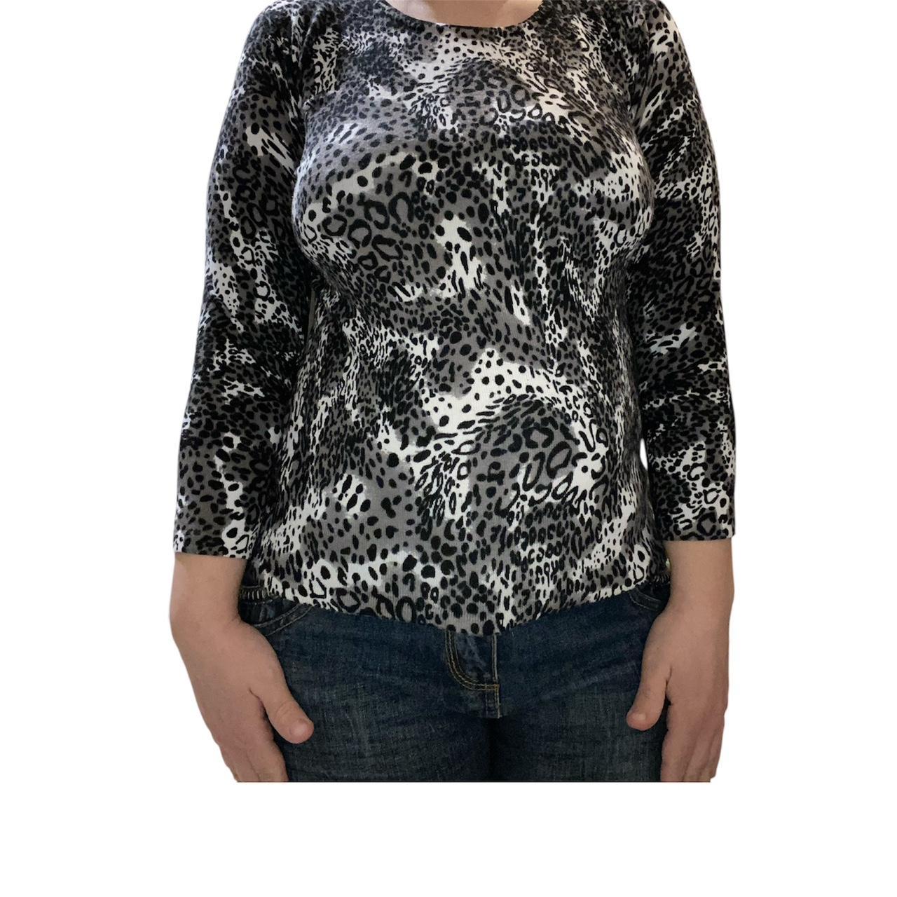 Snow leopard print mid length top Size 10 /12... - Depop