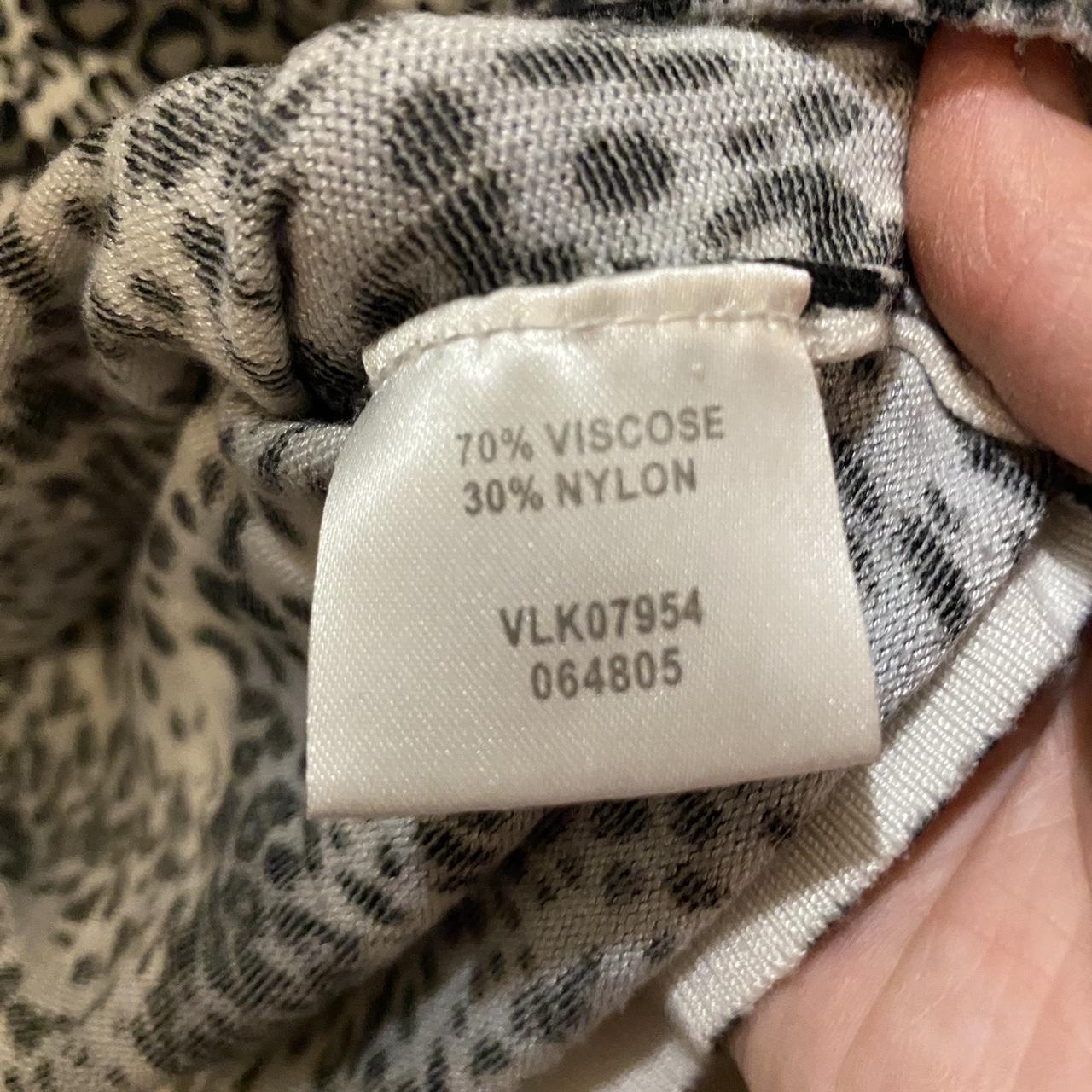 Snow leopard print mid length top Size 10 /12... - Depop