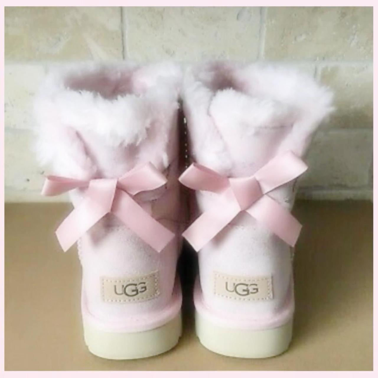 major iso ♡ ౨ৎ pink bailey bow ugg size: us... | Depop