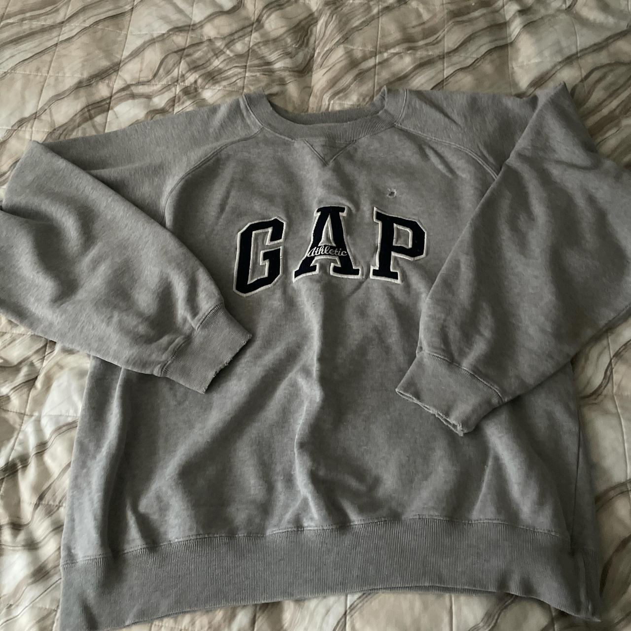 large grey gap crew neck - Depop
