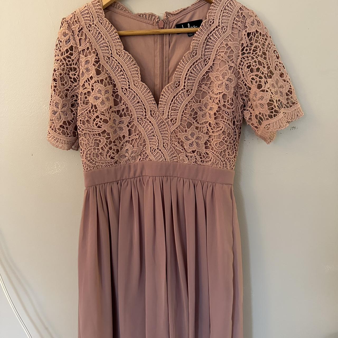 Super cute lulus dress Size: Medium - Depop