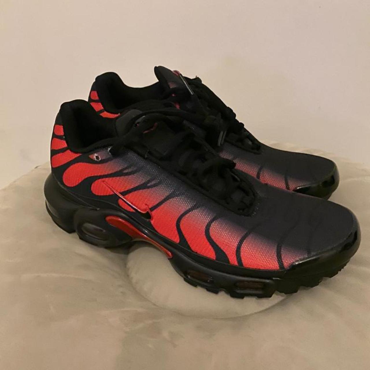 Nike Men's Black and Red Trainers | Depop