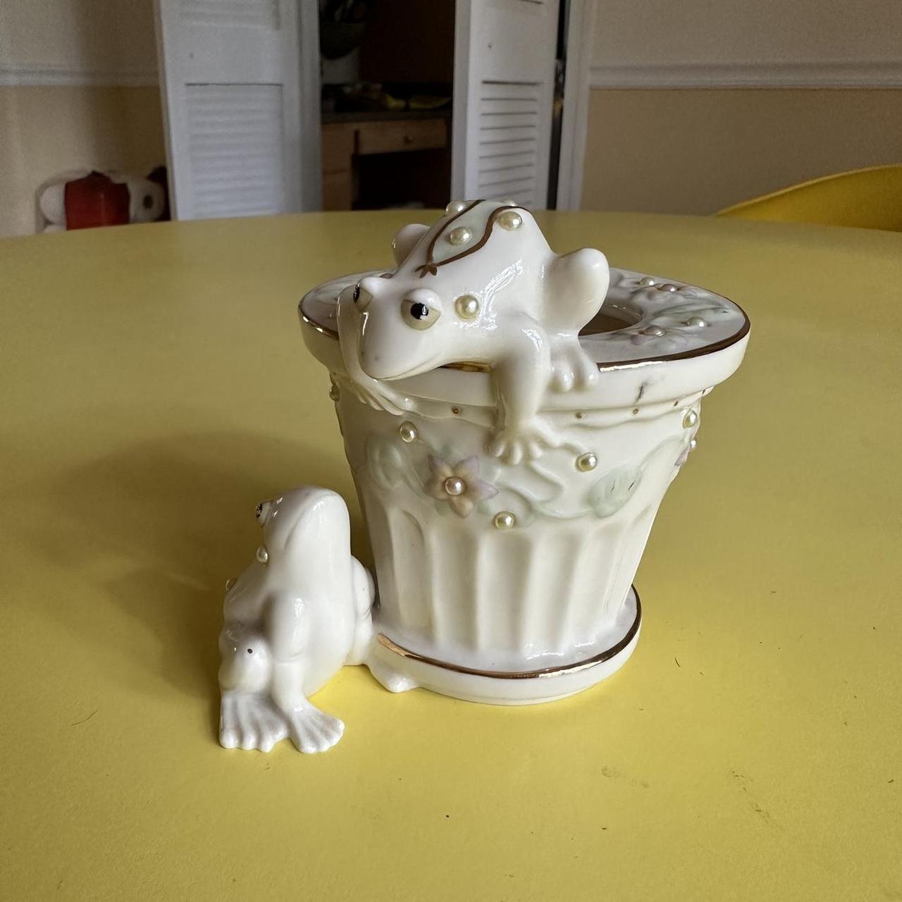 Lenox frog vase #frogs #frog #cottagecore #lenox - Depop