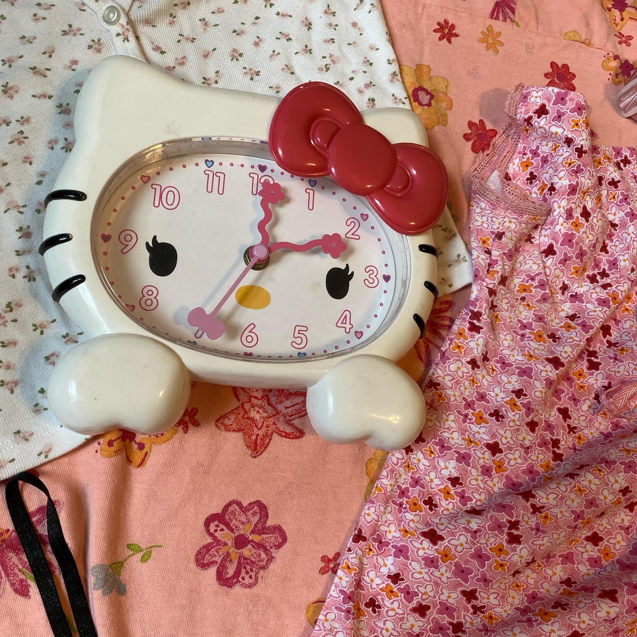 battery operated kawaii hello kitty sanrio clock🐁💕 - Depop