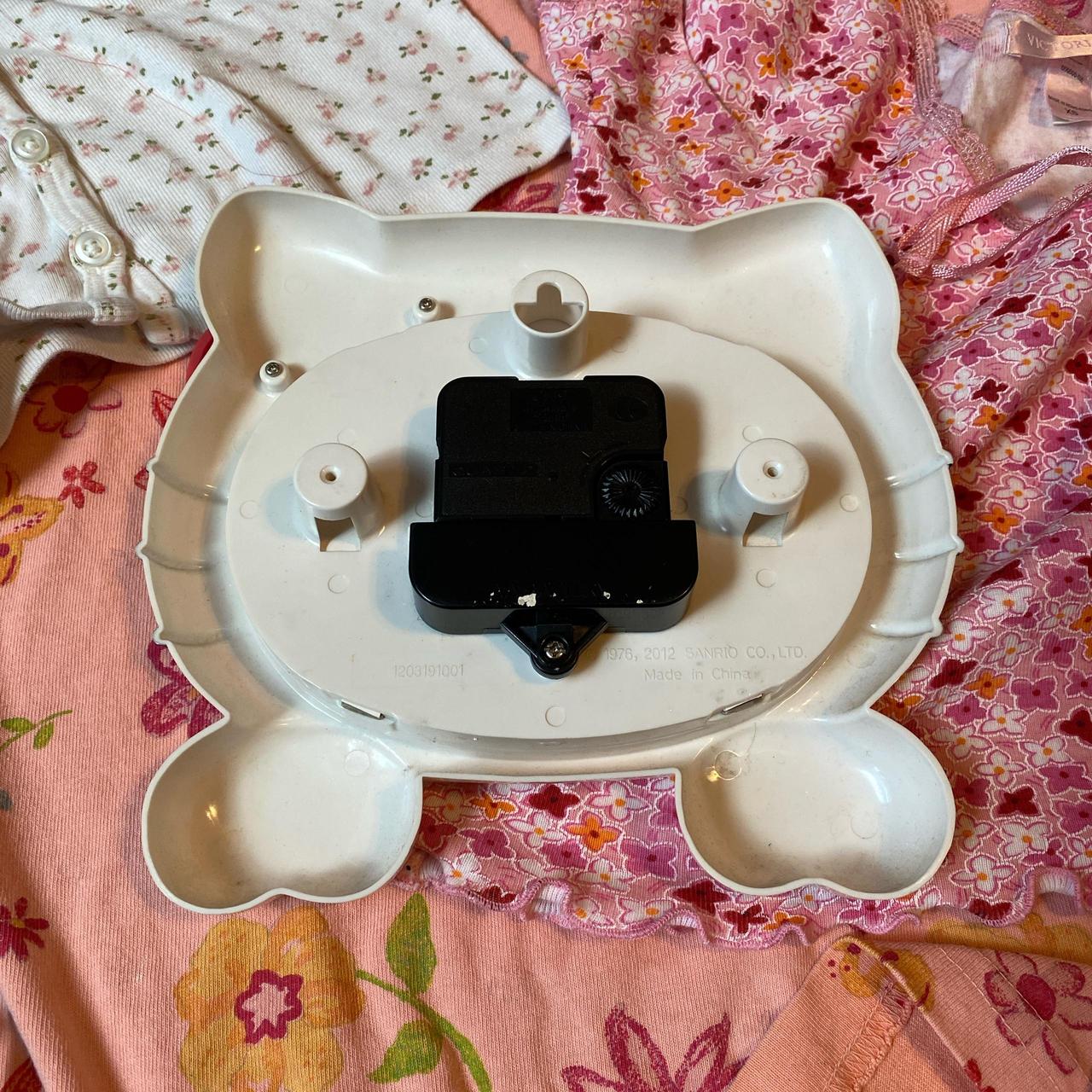 battery operated kawaii hello kitty sanrio clock🐁💕 - Depop