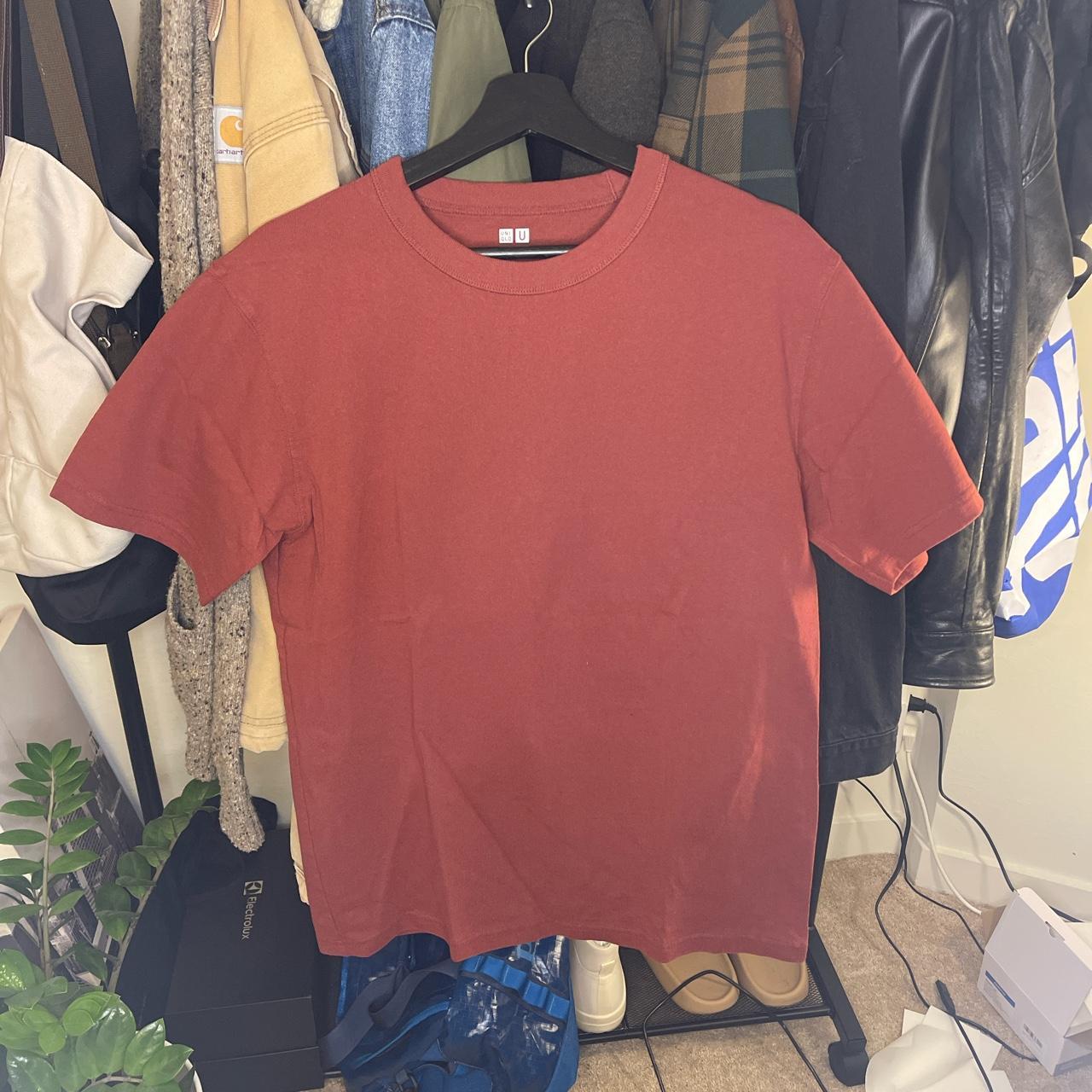 uniqlo red t-shirt - Depop