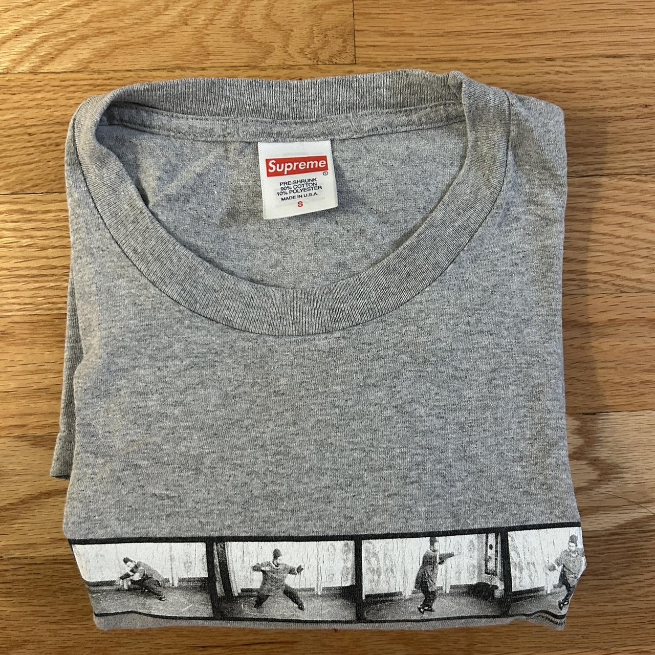 GREY SUPREME TEE BARELY WORN DM FOR QUESTIONSS | Depop