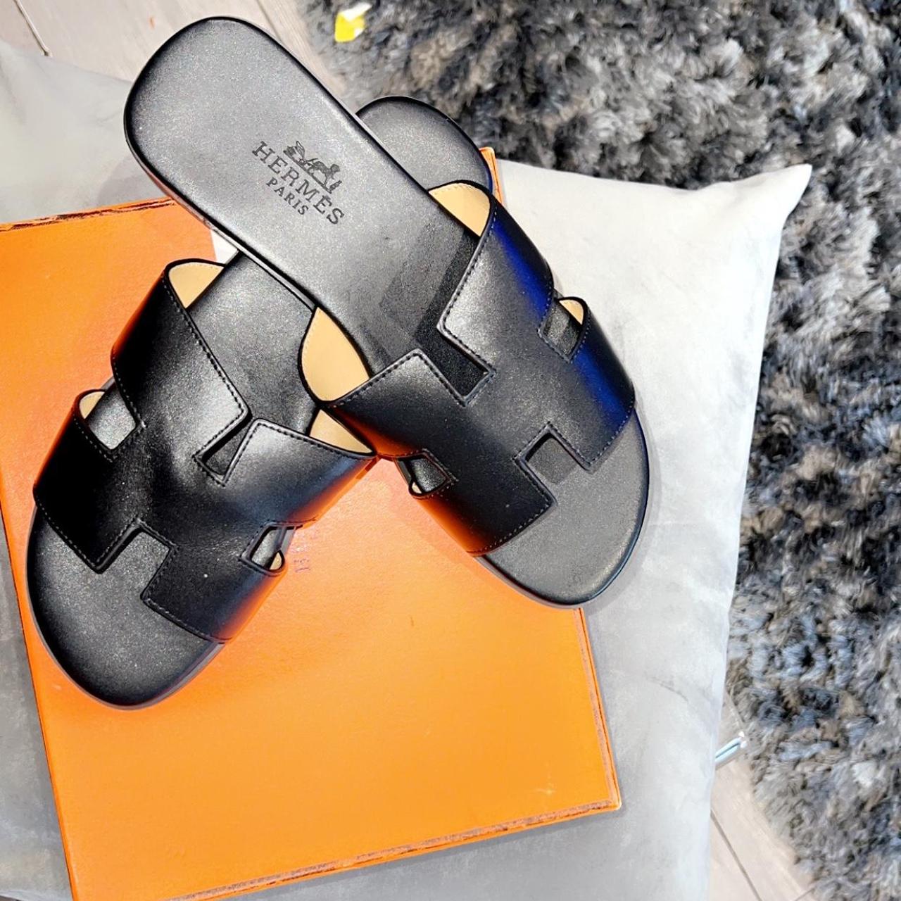 Hermes Men's Black Slippers | Depop