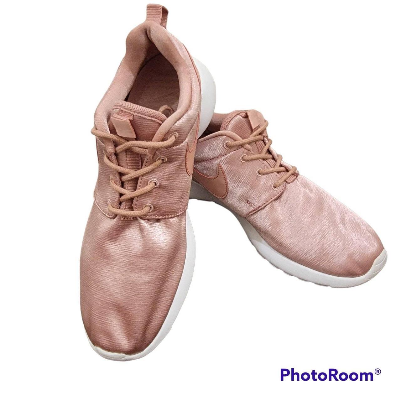 NIKE Roshe One Rose Running Shoes sz 7 in excellent... - Depop