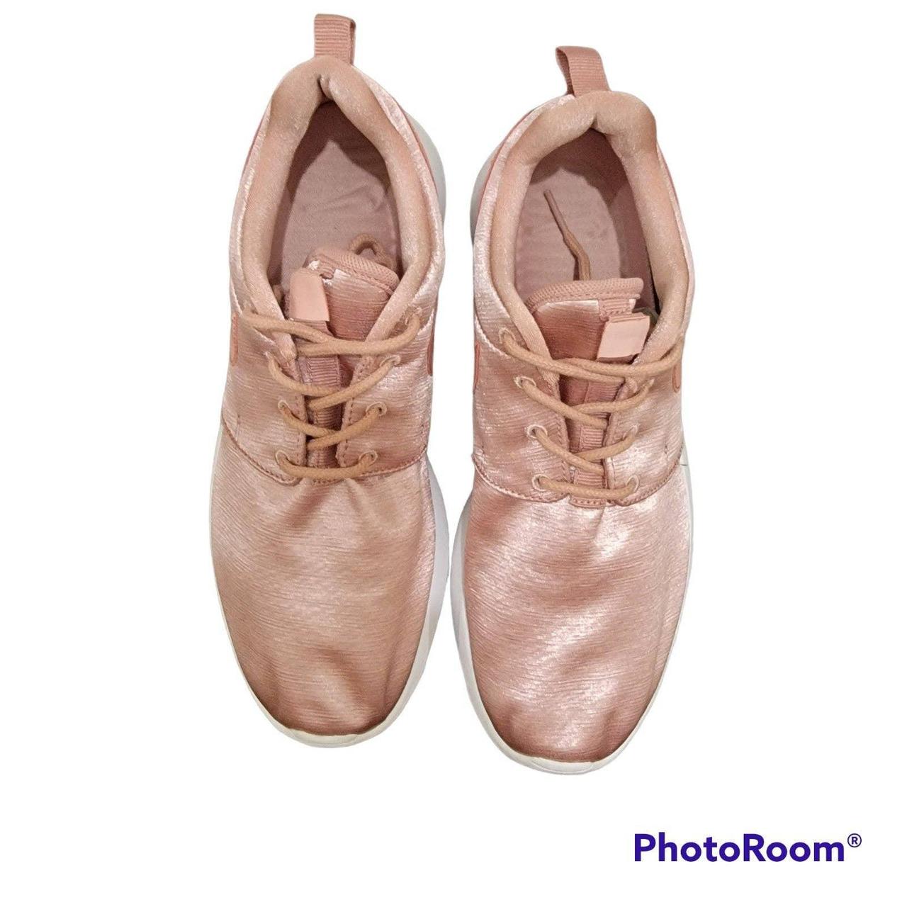 NIKE Roshe One Rose Running Shoes sz 7 in excellent... - Depop