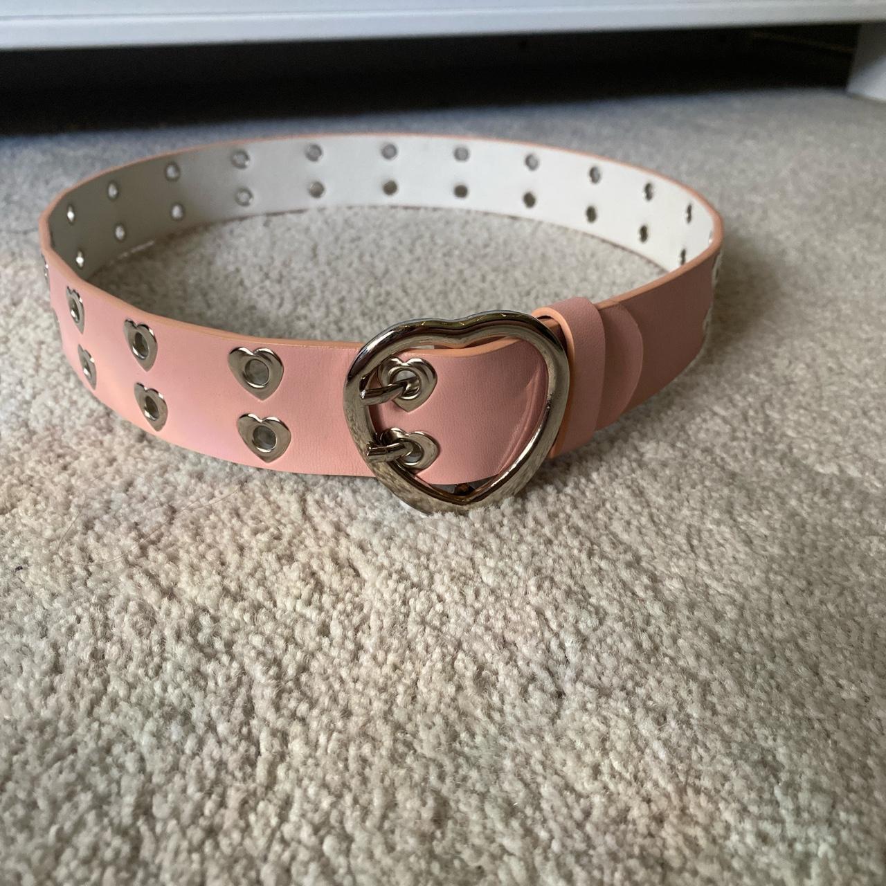 Hot topic pink heart belt💖, size small never worn.... - Depop