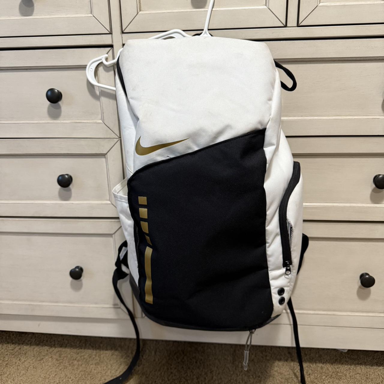 Nike elite backpack Missing a couple zippers Small... | Depop
