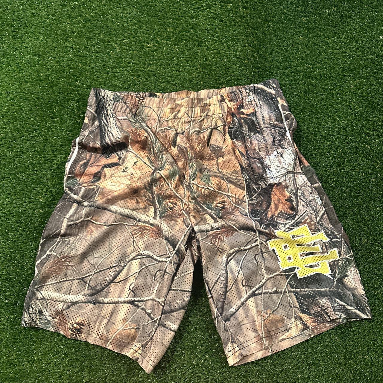 Eric Emmanuel shorts no tag fit like large - Depop