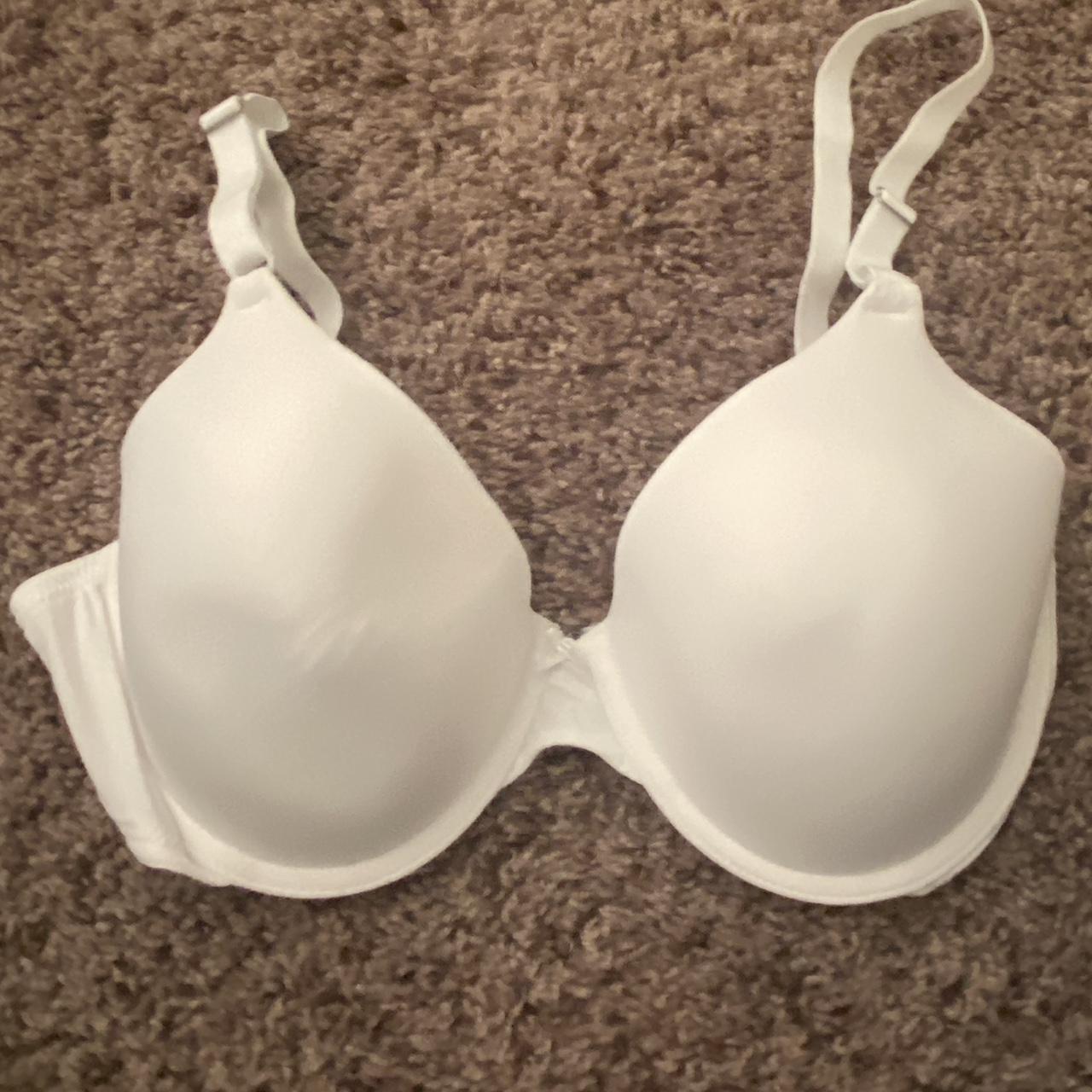 It’s a Maidenform brand underwire white bra! Only... - Depop